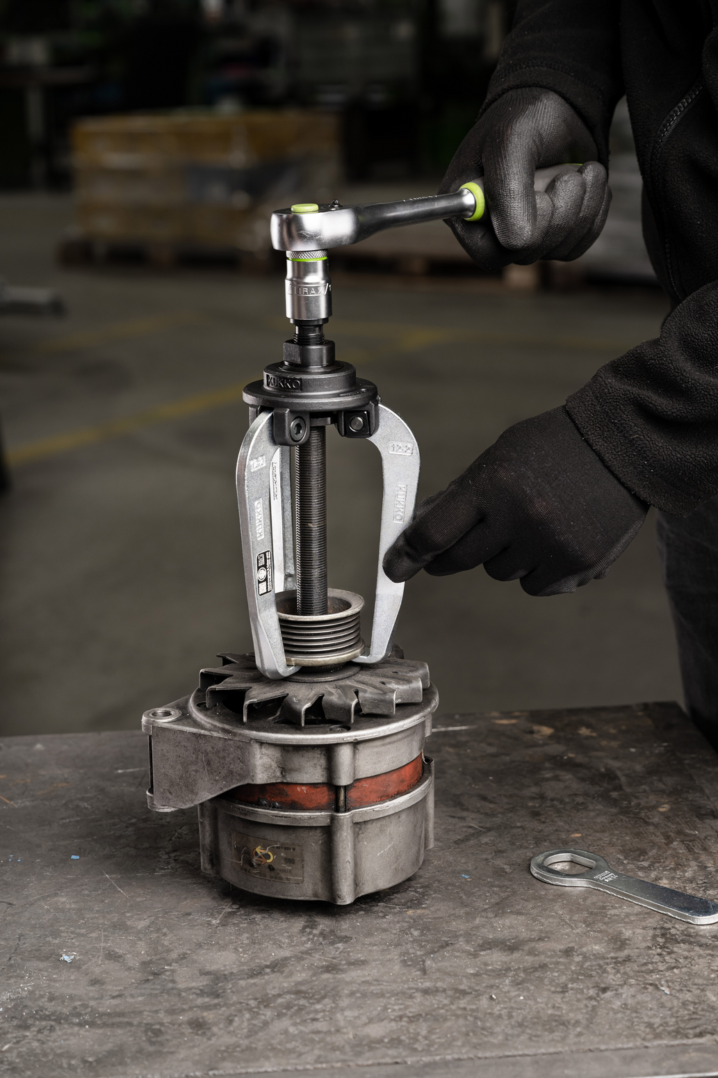 "Kukko 3-Armed "Alligator" Puller with Fixed Puller Legs and Anti-Slip ...