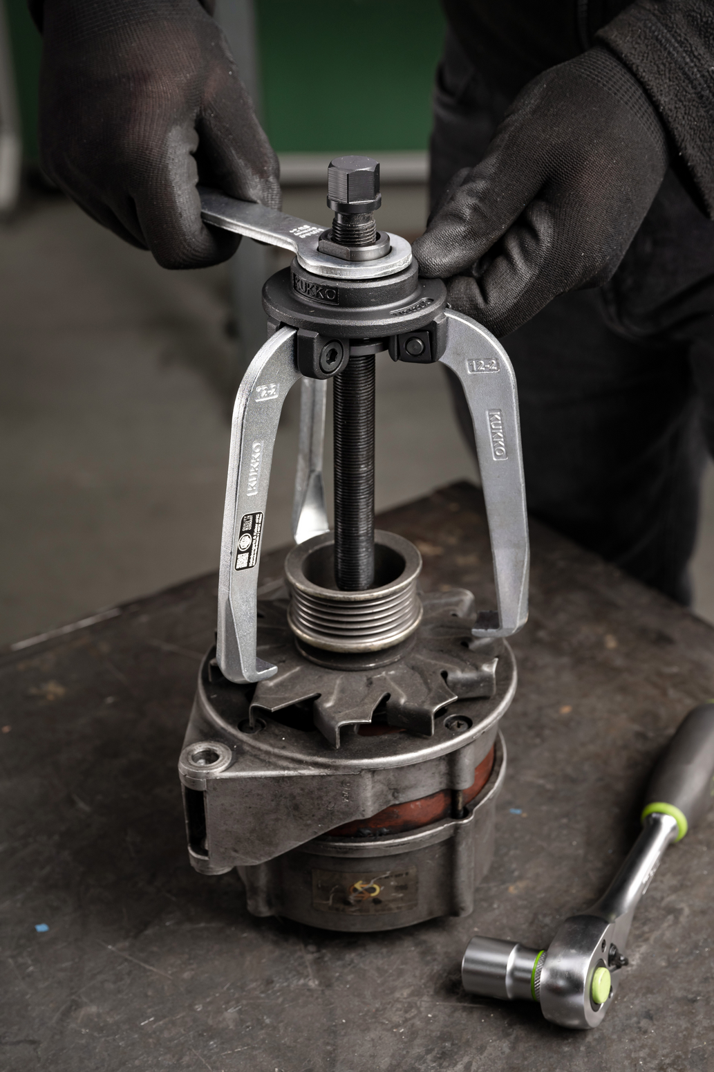 Kukko 3-Armed "Alligator" Puller with Fixed Puller Legs and Anti-Slip ...